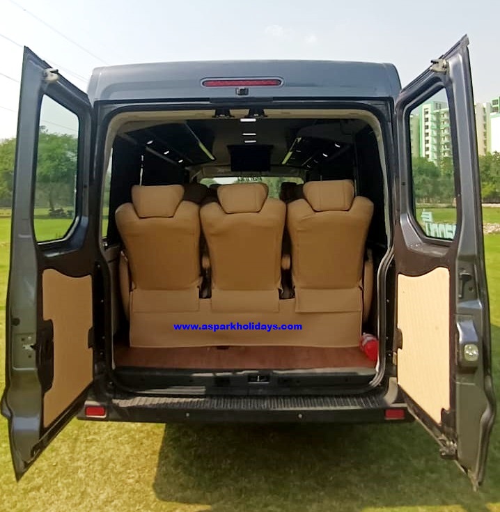 10 Seater Urbania Van Hire In Delhi | Force Urbania Minivan On Rent